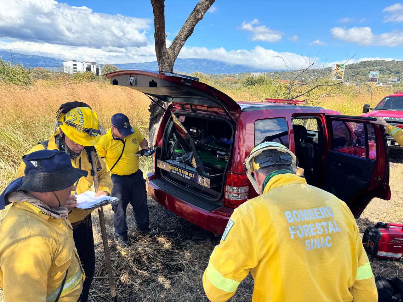 Bomberos refuerzan labores preventivas contra incendios forestales en ...